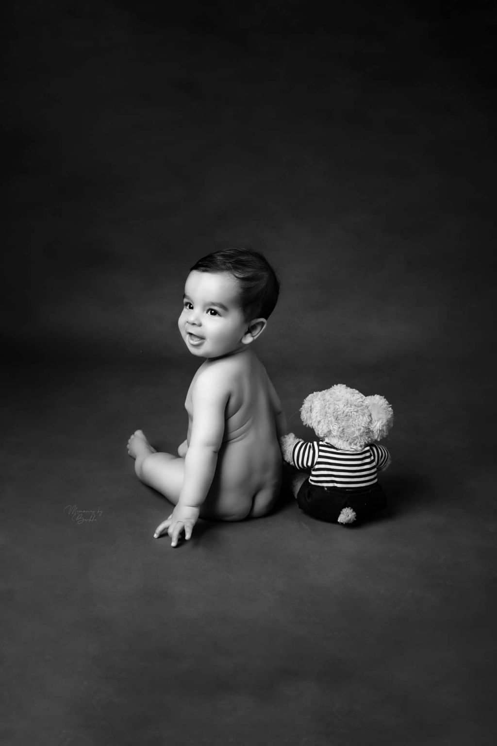 SIX MONTHS BABY PHOTOSHOOT GALLERy | Memories by Barkha